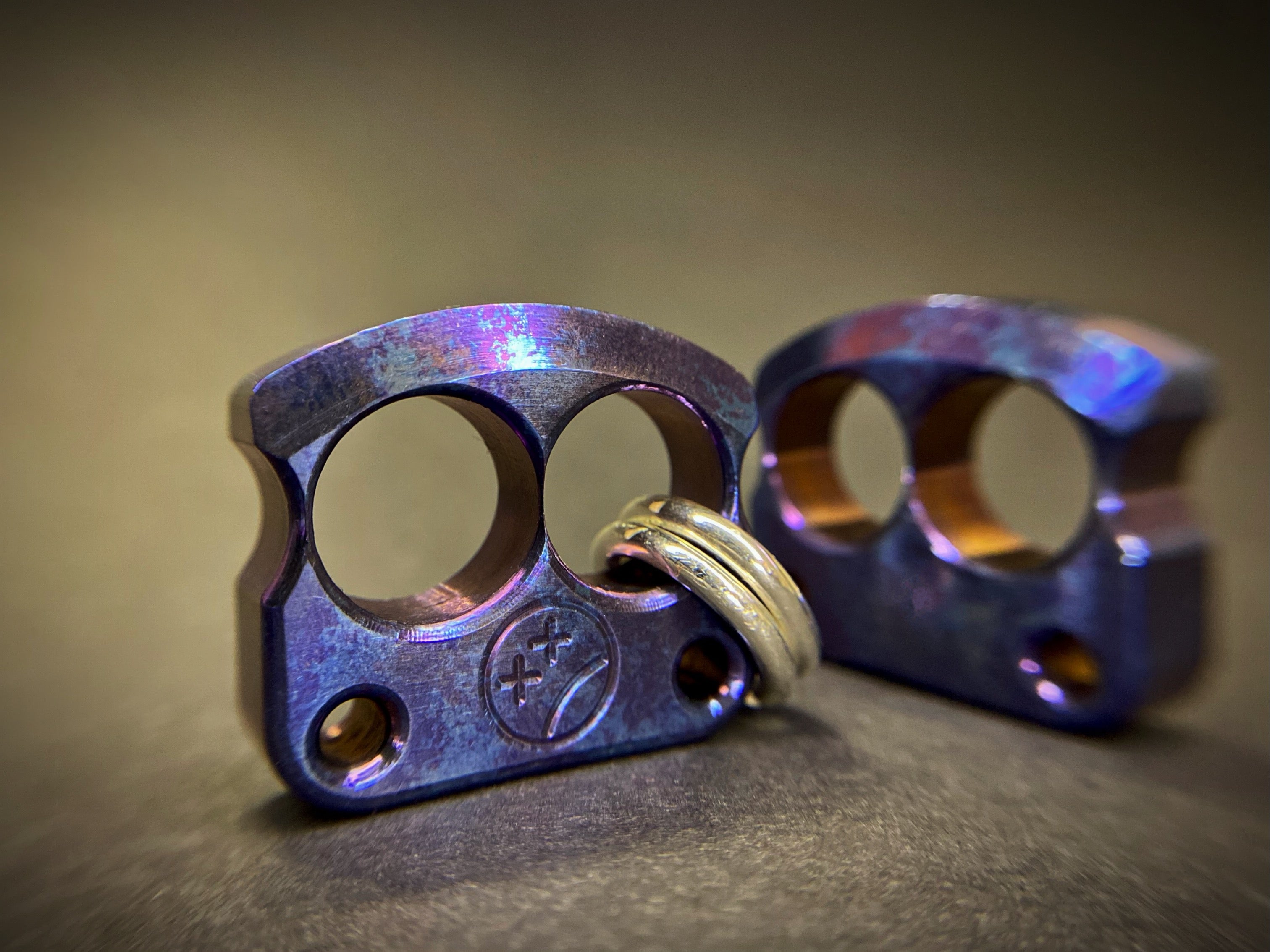 Men's Pendant EDC Knuck DFK 01 Splash Anodized Ti – EDCCraft